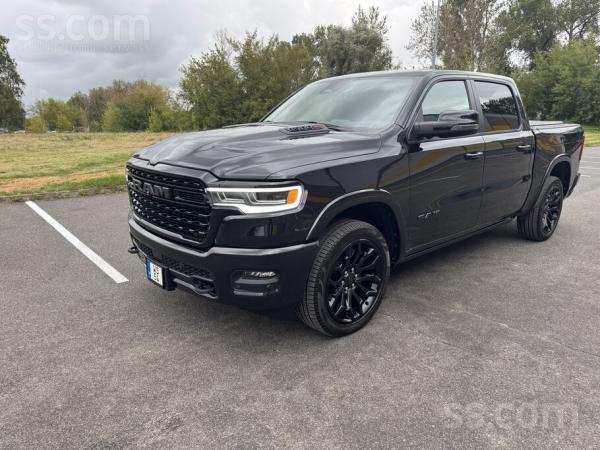 Melns Dodge RAM 2025 Ogre, ar dzinēja tilpumu 3.00 L un nobraukumu 7 tūkst. km par 85000 €, foto 1 vietnē AUTOMOTO.COM.LV