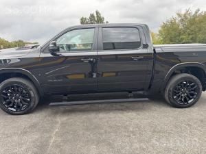 Melns Dodge RAM 2025 Ogre, ar dzinēja tilpumu 3.00 L un nobraukumu 7 tūkst. km par 85000 €, foto 4 vietnē AUTOMOTO.COM.LV
