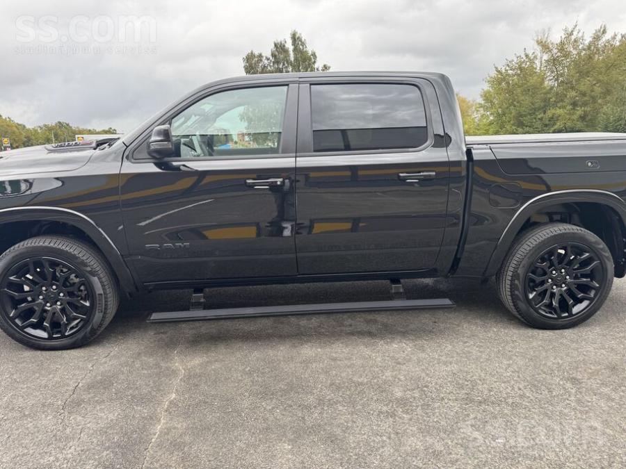 Melns Dodge RAM 2025 Ogre, ar dzinēja tilpumu 3.00 L un nobraukumu 7 tūkst. km par 85000 €, foto 4 vietnē AUTOMOTO.COM.LV
