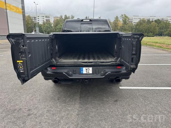 Melns Dodge RAM 2025 Ogre, ar dzinēja tilpumu 3.00 L un nobraukumu 7 tūkst. km par 85000 €, foto 6 vietnē AUTOMOTO.COM.LV