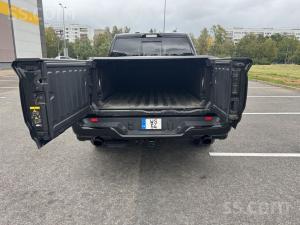 Melns Dodge RAM 2025 Ogre, ar dzinēja tilpumu 3.00 L un nobraukumu 7 tūkst. km par 85000 €, foto 6 vietnē AUTOMOTO.COM.LV