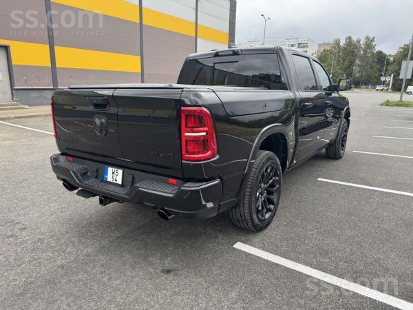Melns Dodge RAM 2025 Ogre, ar dzinēja tilpumu 3.00 L un nobraukumu 7 tūkst. km par 85000 €, foto 7 vietnē AUTOMOTO.COM.LV