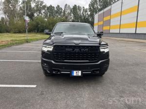 Melns Dodge RAM 2025 Ogre, ar dzinēja tilpumu 3.00 L un nobraukumu 7 tūkst. km par 85000 €, foto 10 vietnē AUTOMOTO.COM.LV