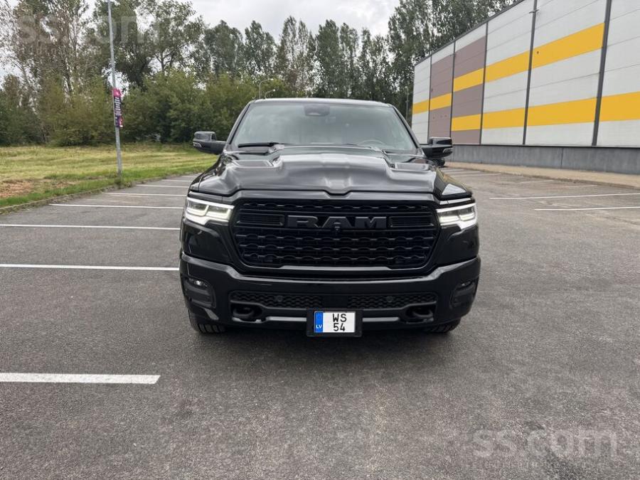 Melns Dodge RAM 2025 Ogre, ar dzinēja tilpumu 3.00 L un nobraukumu 7 tūkst. km par 85000 €, foto 10 vietnē AUTOMOTO.COM.LV