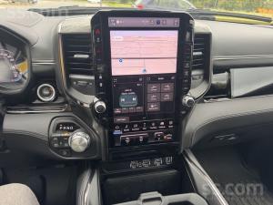 Melns Dodge RAM 2025 Ogre, ar dzinēja tilpumu 3.00 L un nobraukumu 7 tūkst. km par 85000 €, foto 11 vietnē AUTOMOTO.COM.LV