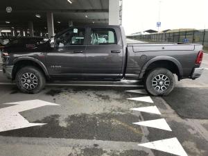 Black Dodge RAM 2026 in Plunge, with an engine capacity of 6.69 L and mileage of 0 thousand km for 51000 €, photo 5 on AUTOMOTO.COM.LV