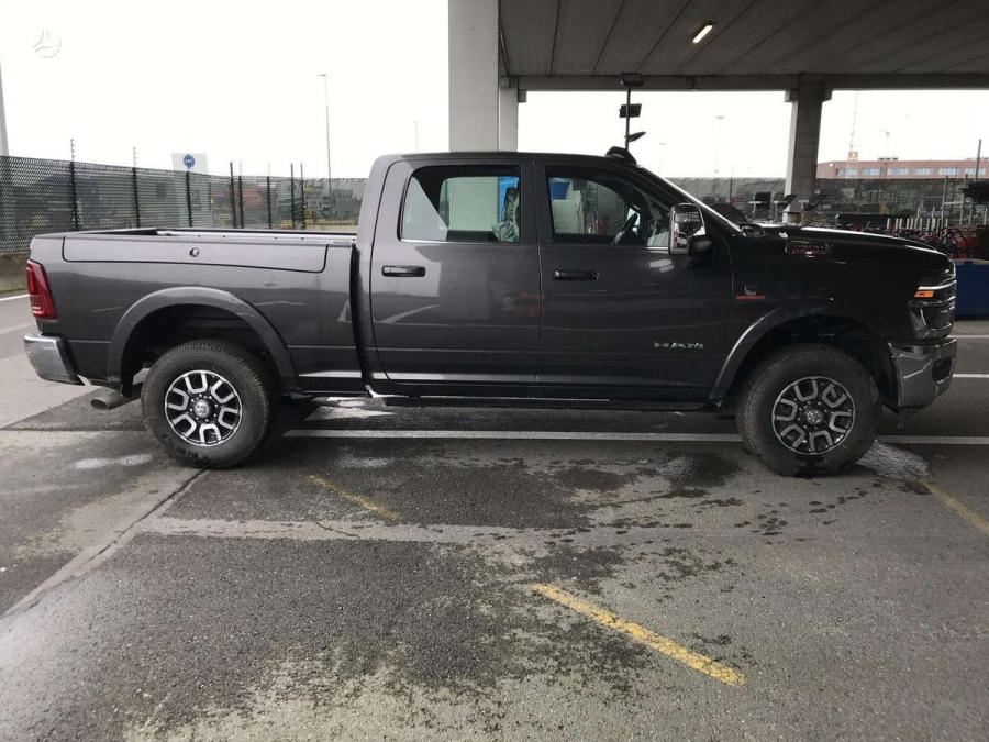 Black Dodge RAM 2026 in Plunge, with an engine capacity of 6.69 L and mileage of 0 thousand km for 51000 €, photo 8 on AUTOMOTO.COM.LV