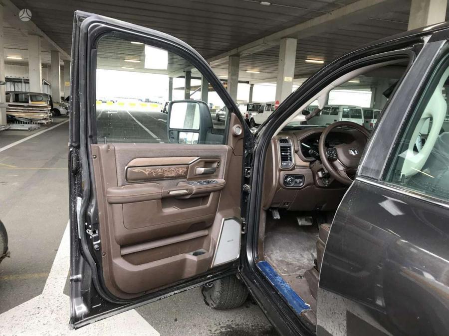 Black Dodge RAM 2026 in Plunge, with an engine capacity of 6.69 L and mileage of 0 thousand km for 51000 €, photo 11 on AUTOMOTO.COM.LV
