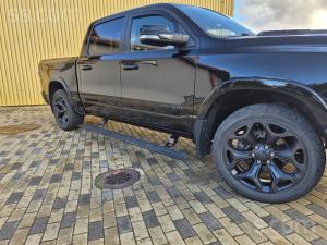 Melns Dodge RAM 2020 Tukums, ar dzinēja tilpumu 5.70 L un nobraukumu 181 tūkst. km par 37900 €, foto 12 vietnē AUTOMOTO.COM.LV