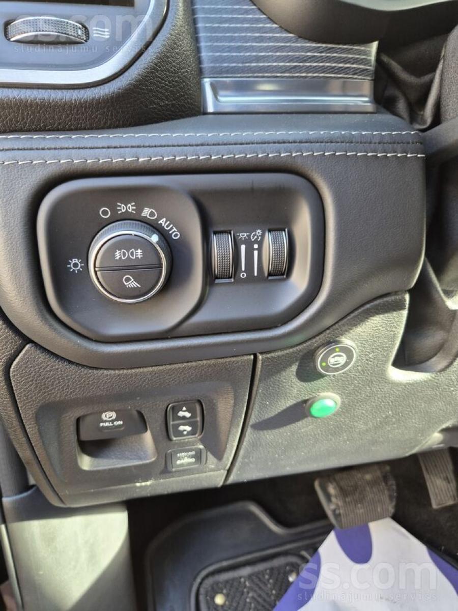 Melns Dodge RAM 2020 Tukums, ar dzinēja tilpumu 5.70 L un nobraukumu 181 tūkst. km par 37900 €, foto 21 vietnē AUTOMOTO.COM.LV