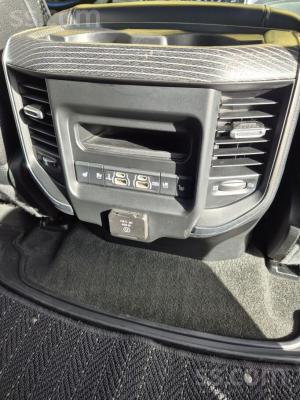 Melns Dodge RAM 2020 Tukums, ar dzinēja tilpumu 5.70 L un nobraukumu 181 tūkst. km par 37900 €, foto 22 vietnē AUTOMOTO.COM.LV