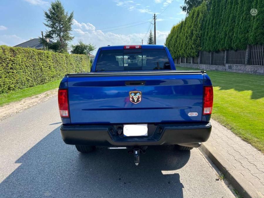 Zils Dodge RAM 2017 Viļņa, ar dzinēja tilpumu 5.70 L un nobraukumu 162 tūkst. km par 16000 €, foto 5 vietnē AUTOMOTO.COM.LV