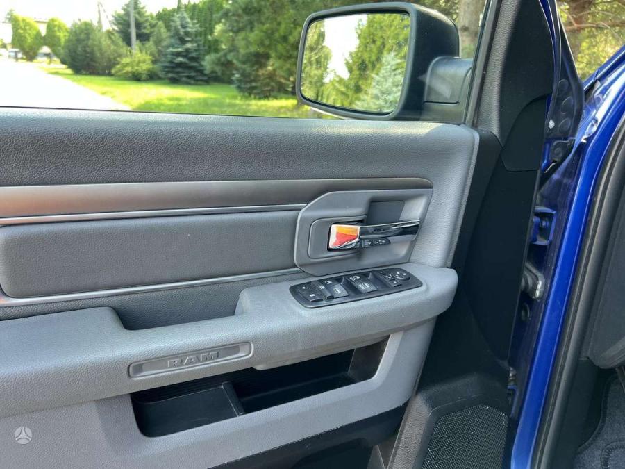 Zils Dodge RAM 2017 Viļņa, ar dzinēja tilpumu 5.70 L un nobraukumu 162 tūkst. km par 16000 €, foto 15 vietnē AUTOMOTO.COM.LV