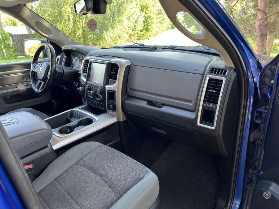 Zils Dodge RAM 2017 Viļņa, ar dzinēja tilpumu 5.70 L un nobraukumu 162 tūkst. km par 16000 €, foto 17 vietnē AUTOMOTO.COM.LV
