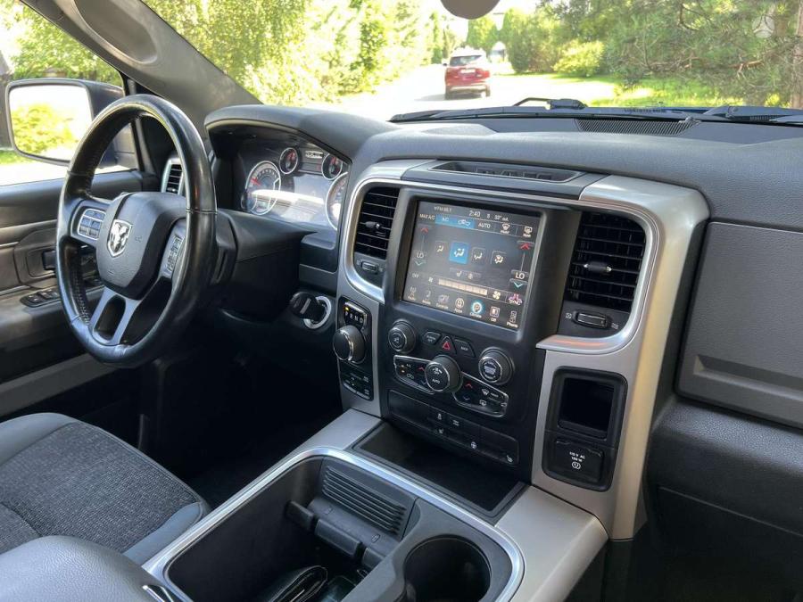 Zils Dodge RAM 2017 Viļņa, ar dzinēja tilpumu 5.70 L un nobraukumu 162 tūkst. km par 16000 €, foto 18 vietnē AUTOMOTO.COM.LV
