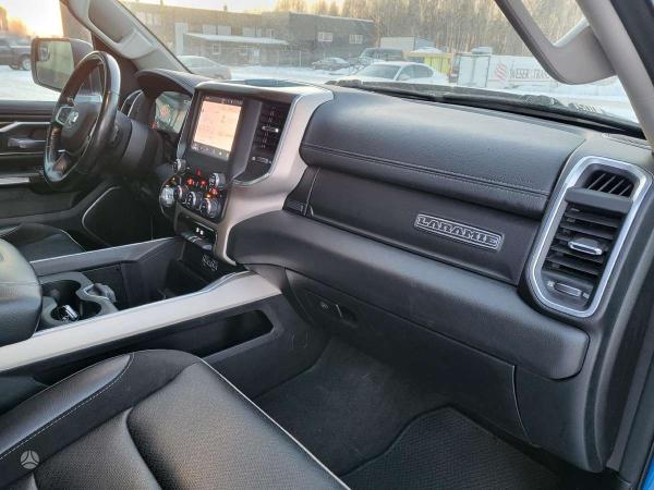 Zils Dodge RAM 2022 Šauļi, ar dzinēja tilpumu 5.70 L un nobraukumu 88 tūkst. km par 40450 €, foto 10 vietnē AUTOMOTO.COM.LV