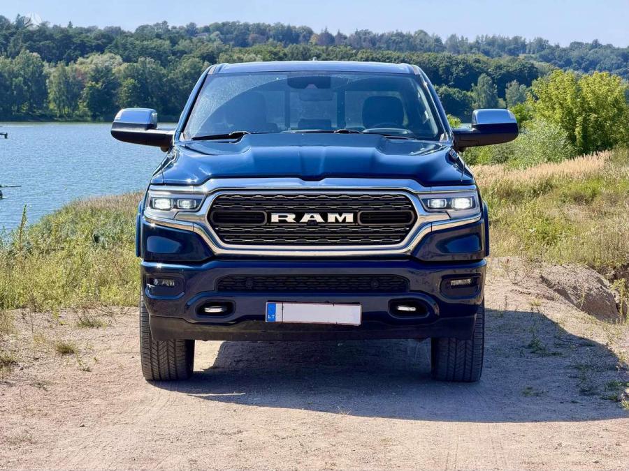 Blue Dodge RAM 2022 in Kaunas, with an engine capacity of 5.70 L and mileage of 77 thousand km for 46000 €, photo 3 on AUTOMOTO.COM.LV