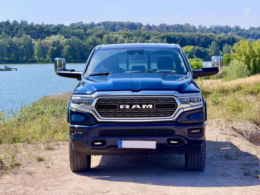 Blue Dodge RAM 2022 in Kaunas, with an engine capacity of 5.70 L and mileage of 77 thousand km for 46000 €, photo 4 on AUTOMOTO.COM.LV