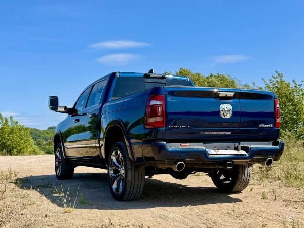 Blue Dodge RAM 2022 in Kaunas, with an engine capacity of 5.70 L and mileage of 77 thousand km for 46000 €, photo 6 on AUTOMOTO.COM.LV