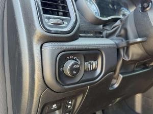 Blue Dodge RAM 2022 in Kaunas, with an engine capacity of 5.70 L and mileage of 77 thousand km for 46000 €, photo 16 on AUTOMOTO.COM.LV