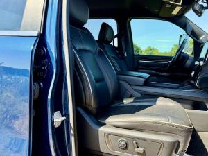 Blue Dodge RAM 2022 in Kaunas, with an engine capacity of 5.70 L and mileage of 77 thousand km for 46000 €, photo 17 on AUTOMOTO.COM.LV