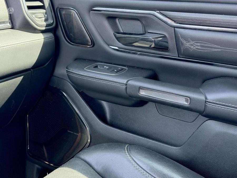 Blue Dodge RAM 2022 in Kaunas, with an engine capacity of 5.70 L and mileage of 77 thousand km for 46000 €, photo 19 on AUTOMOTO.COM.LV