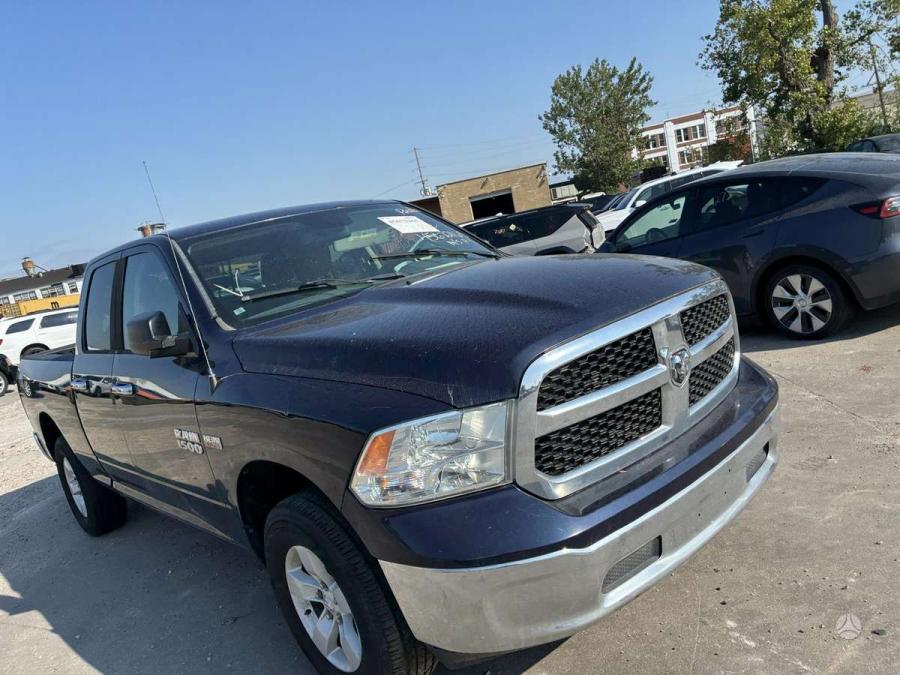 Zils Dodge RAM 2016 Viļņa, ar dzinēja tilpumu 5.65 L un nobraukumu 337 tūkst. km par 7900 €, foto 3 vietnē AUTOMOTO.COM.LV
