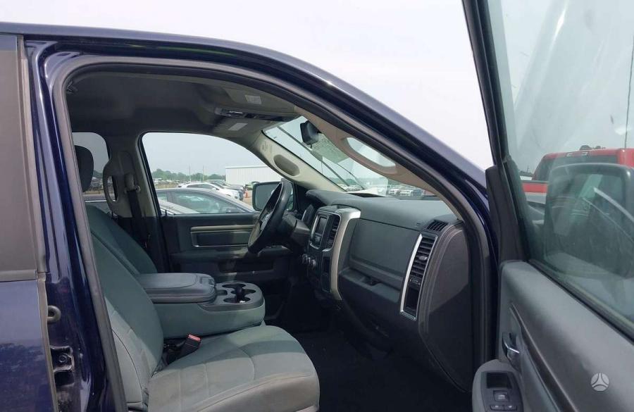 Zils Dodge RAM 2016 Viļņa, ar dzinēja tilpumu 5.65 L un nobraukumu 337 tūkst. km par 7900 €, foto 17 vietnē AUTOMOTO.COM.LV