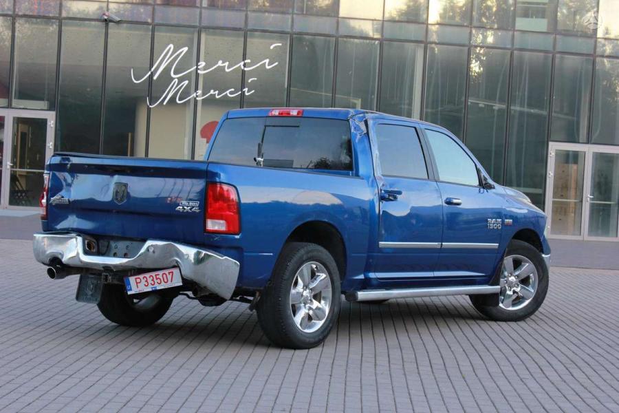 Blue Dodge RAM 2017 in Siauliai, with an engine capacity of 5.65 L and mileage of 185 thousand km for 9900 €, photo 8 on AUTOMOTO.COM.LV