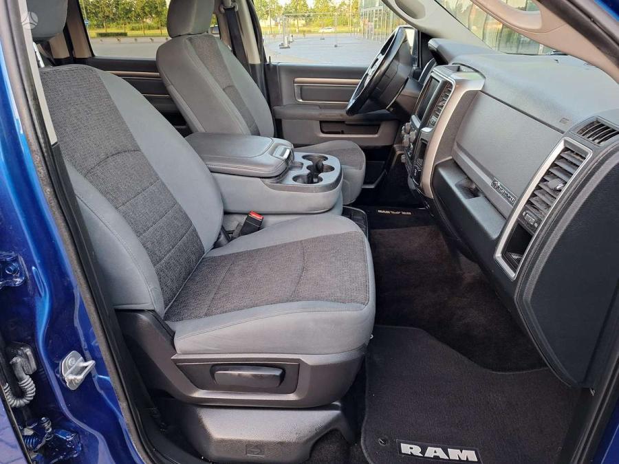 Blue Dodge RAM 2017 in Siauliai, with an engine capacity of 5.65 L and mileage of 185 thousand km for 9900 €, photo 11 on AUTOMOTO.COM.LV