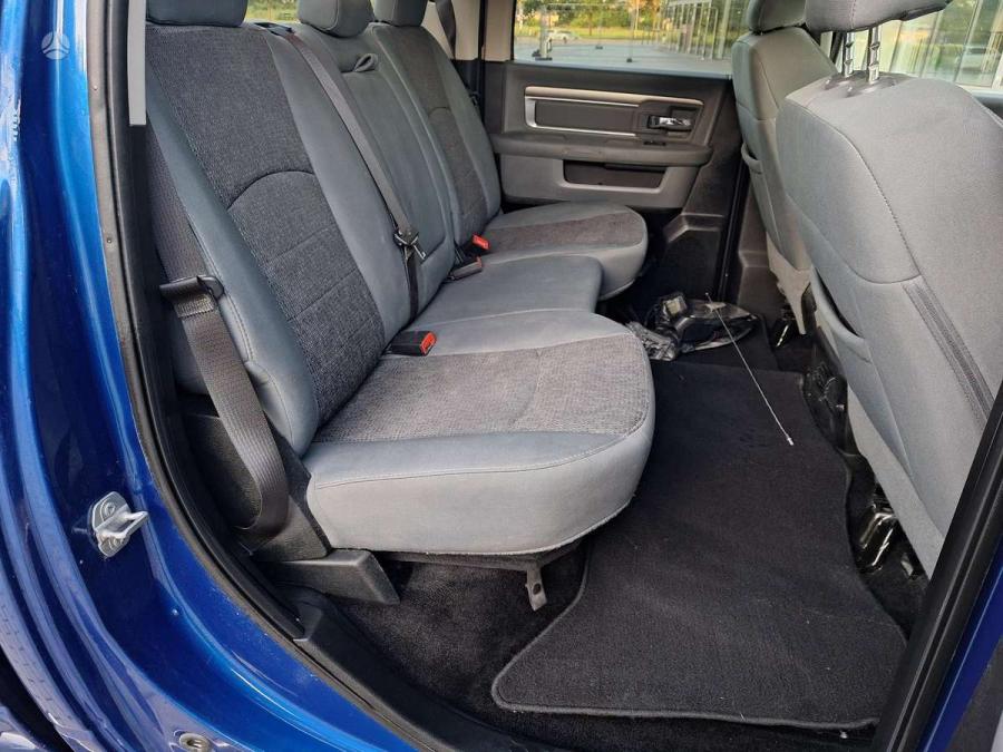 Blue Dodge RAM 2017 in Siauliai, with an engine capacity of 5.65 L and mileage of 185 thousand km for 9900 €, photo 12 on AUTOMOTO.COM.LV