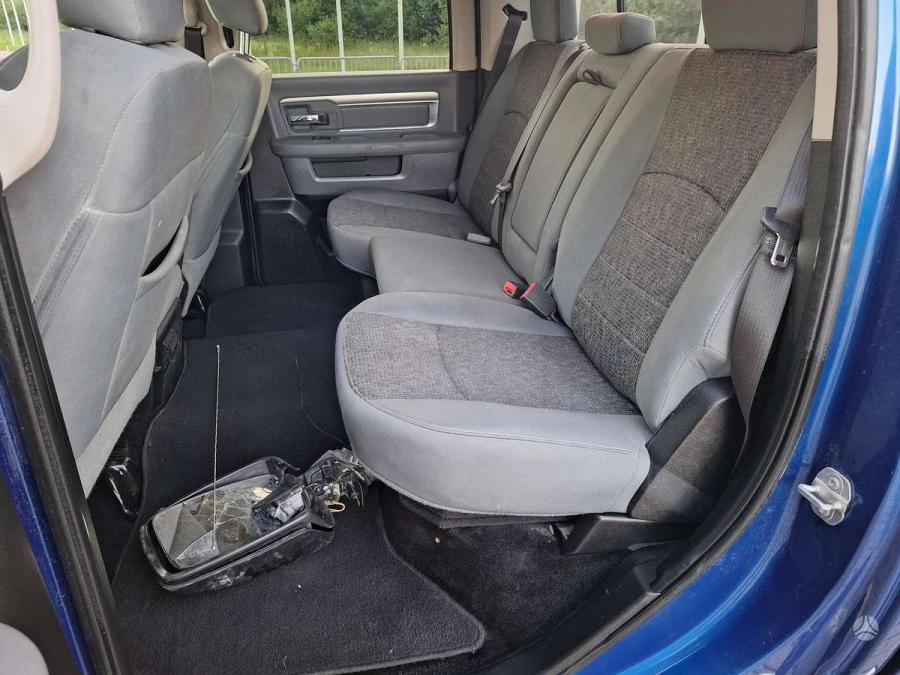 Blue Dodge RAM 2017 in Siauliai, with an engine capacity of 5.65 L and mileage of 185 thousand km for 9900 €, photo 13 on AUTOMOTO.COM.LV