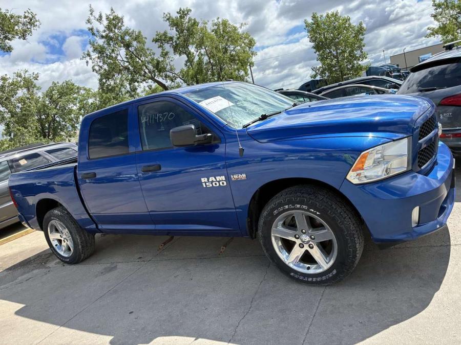 Zils Dodge RAM 2017 Viļņa, ar dzinēja tilpumu 5.65 L un nobraukumu 317 tūkst. km par 9600 €, foto 3 vietnē AUTOMOTO.COM.LV