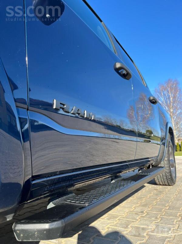 Blue Dodge RAM 2020 in Dobele, with an engine capacity of 5.70 L and mileage of 94 thousand km for 39900 €, photo 5 on AUTOMOTO.COM.LV