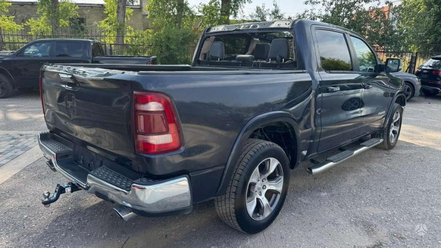 Blue Dodge RAM 2021 in Ukmerge, with an engine capacity of 5.70 L and mileage of 70 thousand km for 18990 €, photo 7 on AUTOMOTO.COM.LV