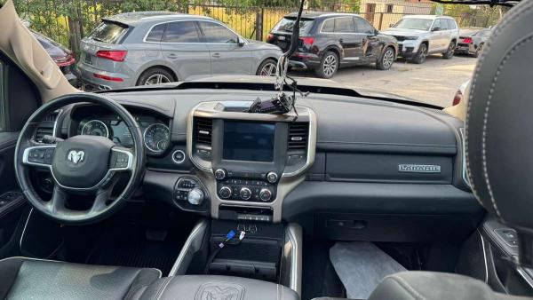 Blue Dodge RAM 2021 in Ukmerge, with an engine capacity of 5.70 L and mileage of 70 thousand km for 18990 €, photo 10 on AUTOMOTO.COM.LV