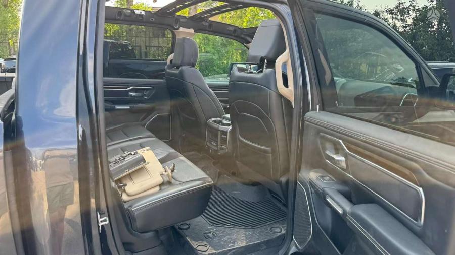 Blue Dodge RAM 2021 in Ukmerge, with an engine capacity of 5.70 L and mileage of 70 thousand km for 18990 €, photo 16 on AUTOMOTO.COM.LV
