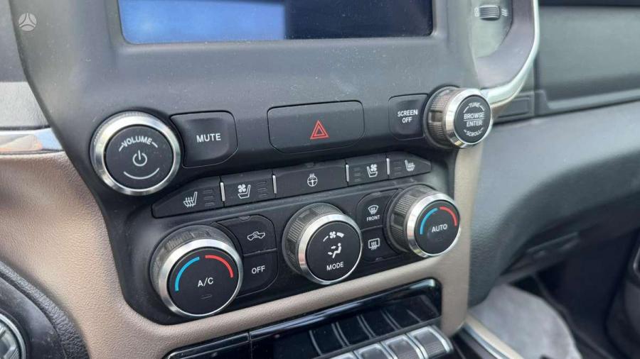 Blue Dodge RAM 2021 in Ukmerge, with an engine capacity of 5.70 L and mileage of 70 thousand km for 18990 €, photo 17 on AUTOMOTO.COM.LV