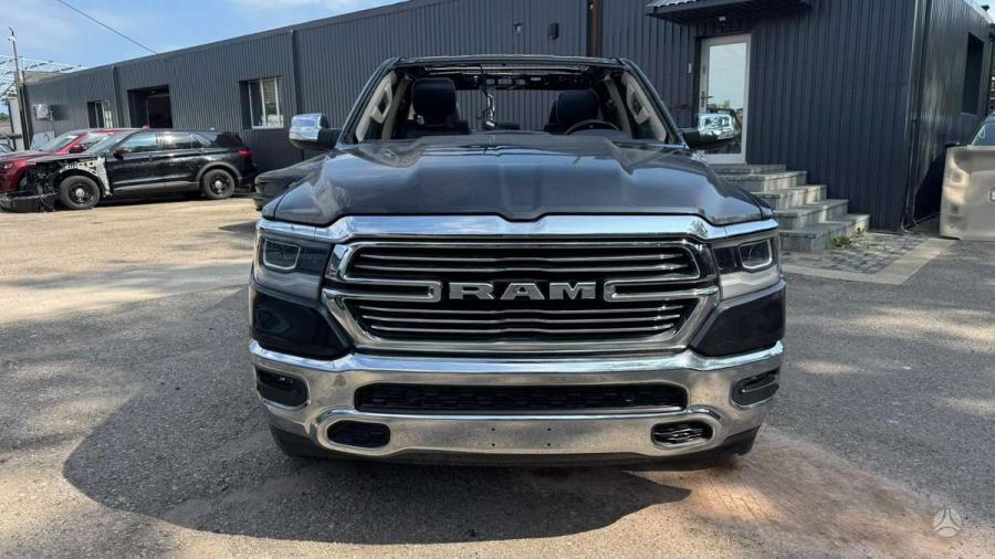 Blue Dodge RAM 2021 in Ukmerge, with an engine capacity of 5.70 L and mileage of 70 thousand km for 22499 €, photo 1 on AUTOMOTO.COM.LV