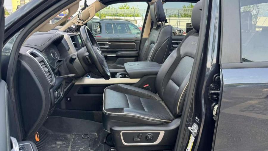 Blue Dodge RAM 2021 in Ukmerge, with an engine capacity of 5.70 L and mileage of 70 thousand km for 22499 €, photo 4 on AUTOMOTO.COM.LV