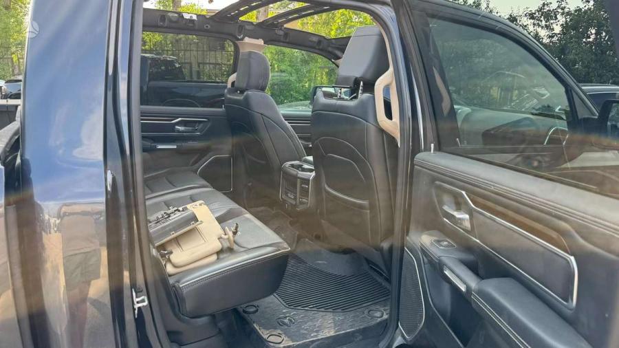 Blue Dodge RAM 2021 in Ukmerge, with an engine capacity of 5.70 L and mileage of 70 thousand km for 22499 €, photo 11 on AUTOMOTO.COM.LV