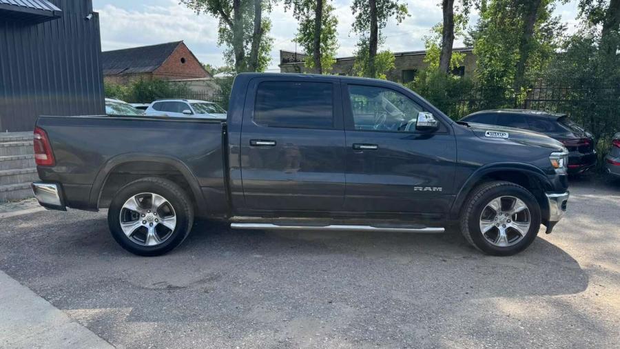 Blue Dodge RAM 2021 in Ukmerge, with an engine capacity of 5.70 L and mileage of 70 thousand km for 22499 €, photo 12 on AUTOMOTO.COM.LV