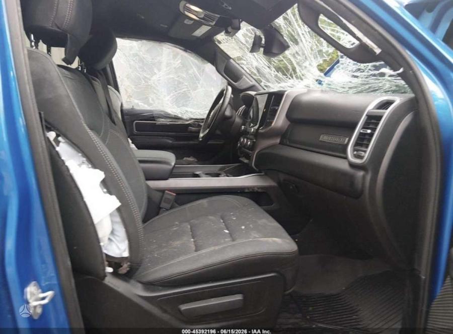 Zils Dodge RAM 2022 Klaipėda, ar dzinēja tilpumu 5.70 L un nobraukumu 86 tūkst. km par 13500 €, foto 9 vietnē AUTOMOTO.COM.LV