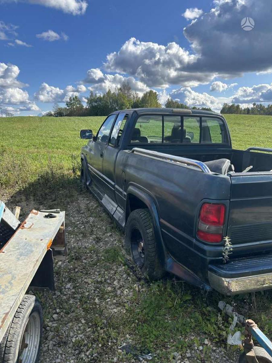 Zaļš Dodge RAM 1991 Plungė, ar dzinēja tilpumu 5.21 L un nobraukumu 83 tūkst. km par 2200 €, foto 3 vietnē AUTOMOTO.COM.LV