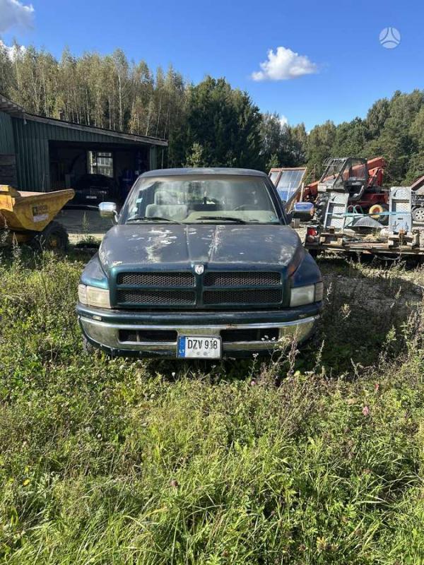 Green Dodge RAM 1991 in Plunge, with an engine capacity of 5.21 L and mileage of 83 thousand km for 2200 €, photo 3 on AUTOMOTO.COM.LV