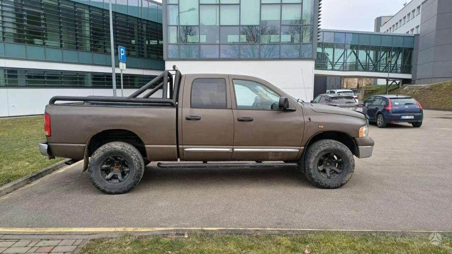 Green Dodge RAM 2005 in Zarasai, with an engine capacity of 4.70 L and mileage of 200 thousand km for 7500 €, photo 4 on AUTOMOTO.COM.LV