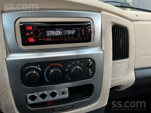 Серый Додж РАМ 2005 в Рига, объемом двигателя 5.70 л и пробегом 220 тыс. км за 11990 €, фото 10 на AUTOMOTO.COM.LV