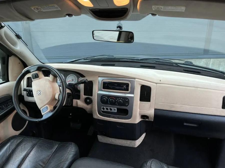 Pelēks Dodge RAM 2005 Rīga, ar dzinēja tilpumu 5.70 L un nobraukumu 220 tūkst. km par 11990 €, foto 7 vietnē AUTOMOTO.COM.LV