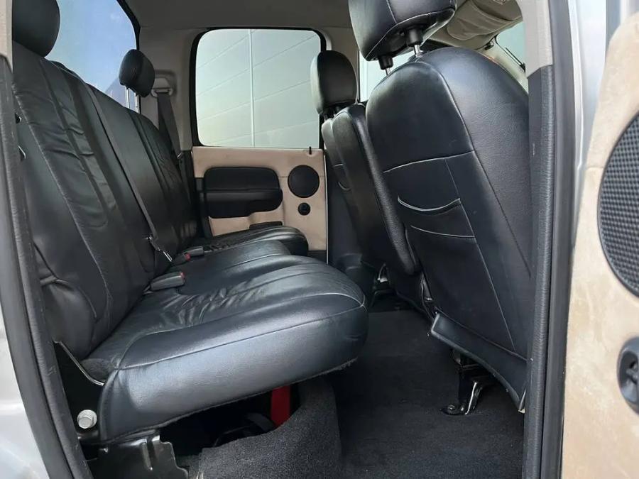 Pelēks Dodge RAM 2005 Rīga, ar dzinēja tilpumu 5.70 L un nobraukumu 220 tūkst. km par 11990 €, foto 18 vietnē AUTOMOTO.COM.LV