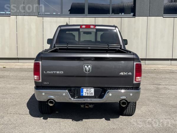 Grey Dodge RAM 2014 in Riga, with an engine capacity of 3.00 L and mileage of 188 thousand km for 25990 €, photo 5 on AUTOMOTO.COM.LV